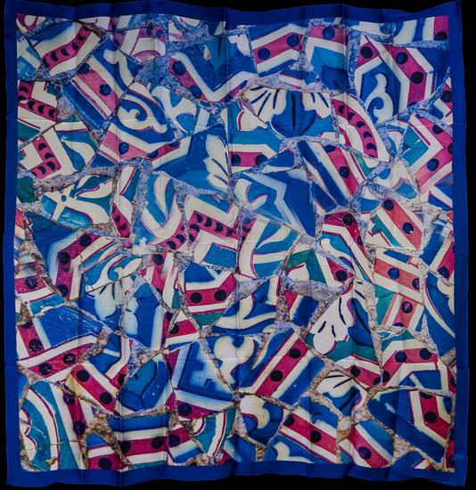 Antoni Gaudí silk square scarf : Trencadis